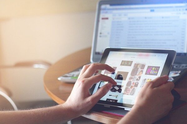 5 Ejemplos De Textos Digitales (son leídos en plataformas digitales)